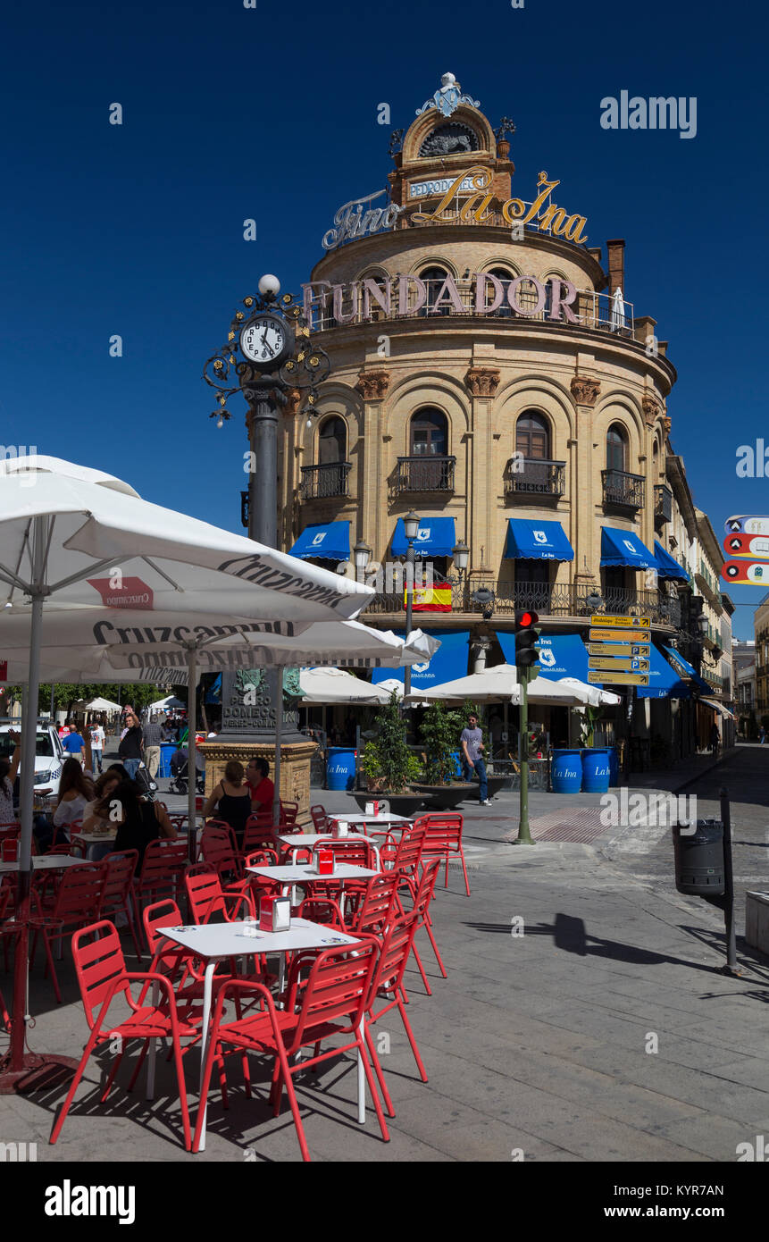 The Blue Rooster (El Gallo Azul) pavement cafe along Calle Lanceria ...