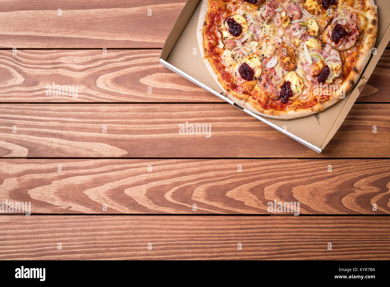 Pizza in box close hi-res stock photography and images - Alamy
