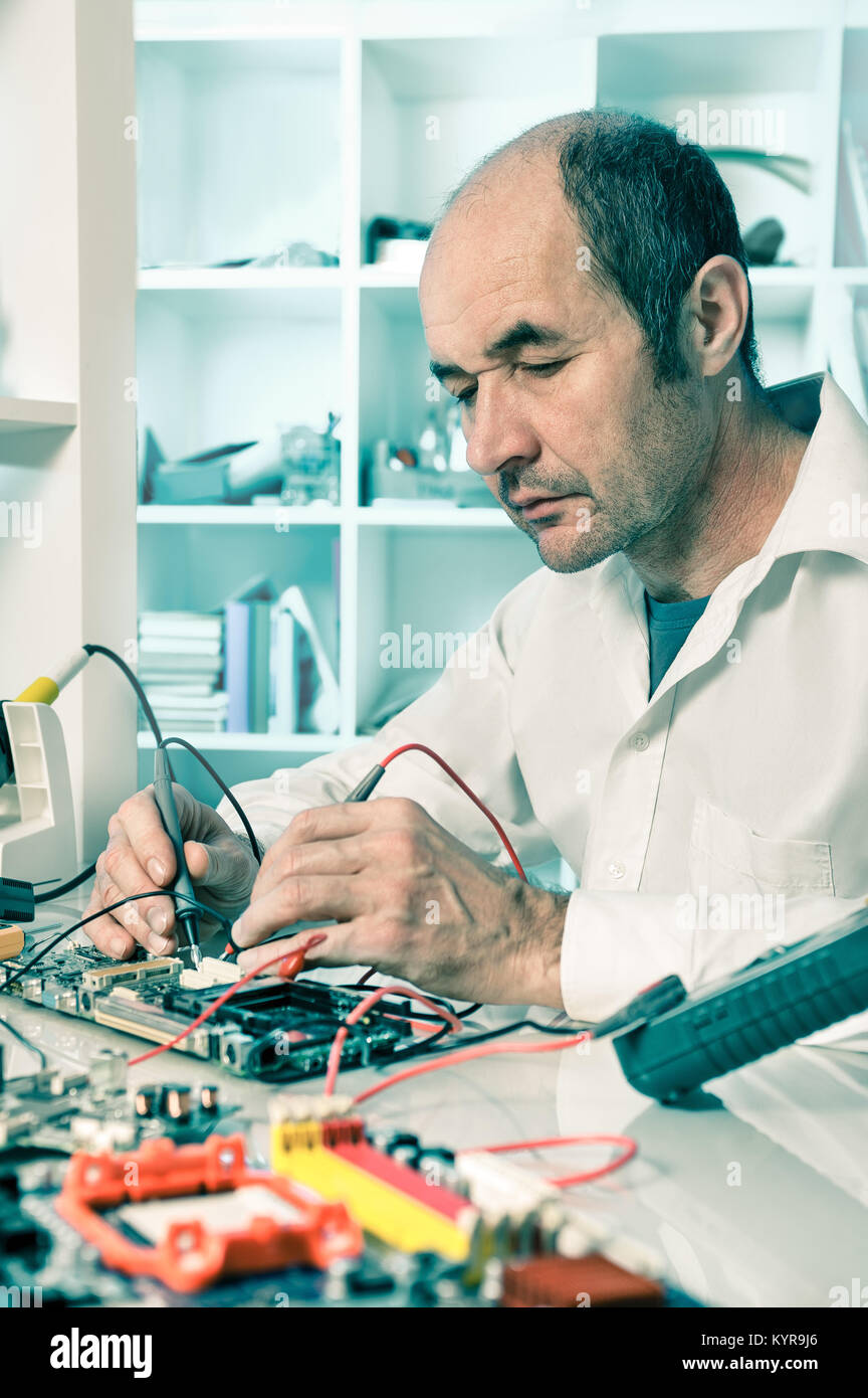 Senior male tech tests electronic equipment Stock Photo - Alamy