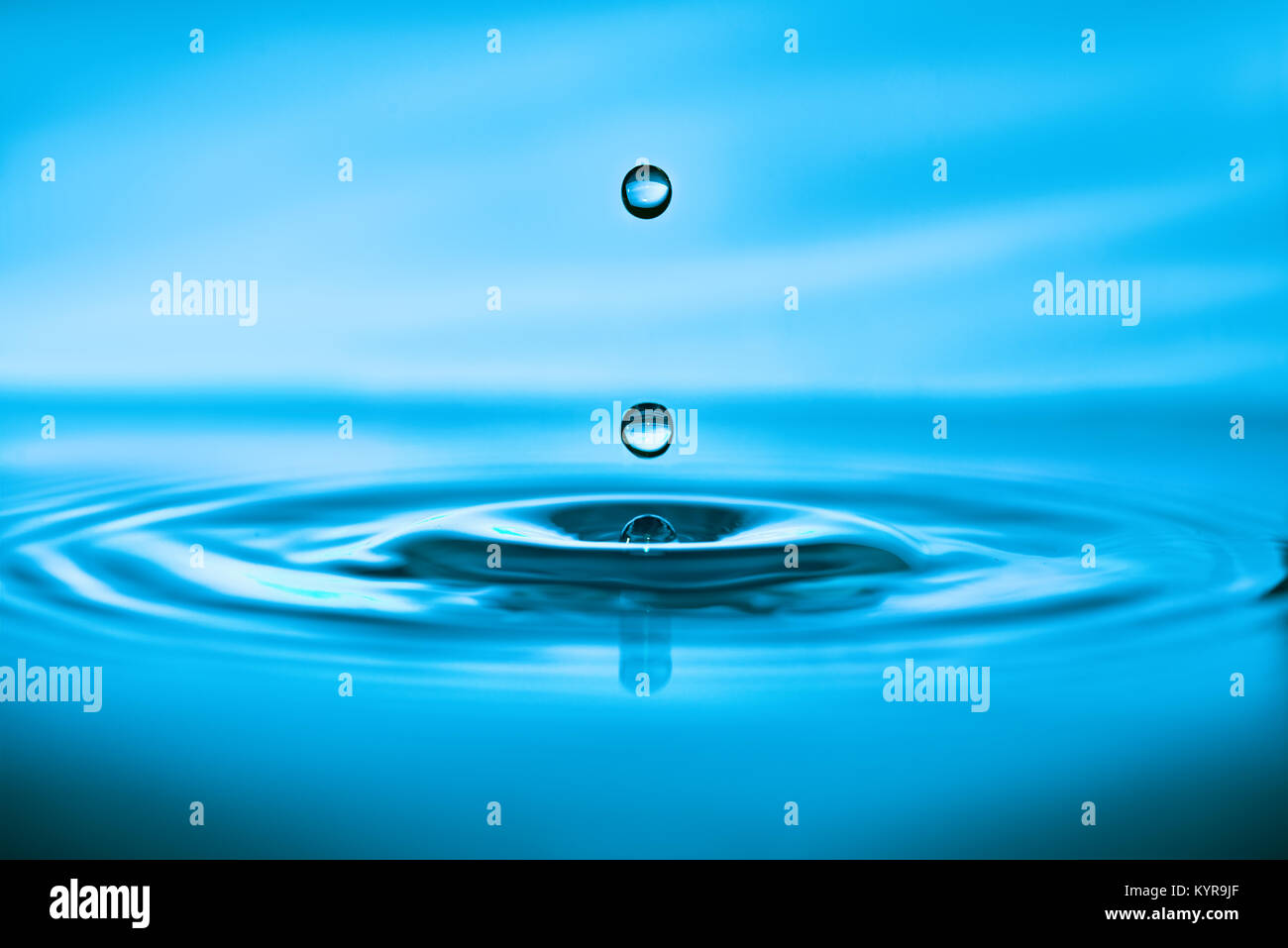 Closeup rain drops falling in hi-res stock photography and images - Alamy