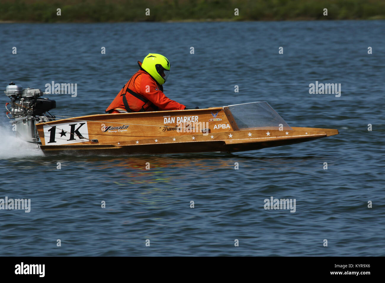 Dan Parker driving boat 1K. Outboard Hydroplane boat races. Dayton ...