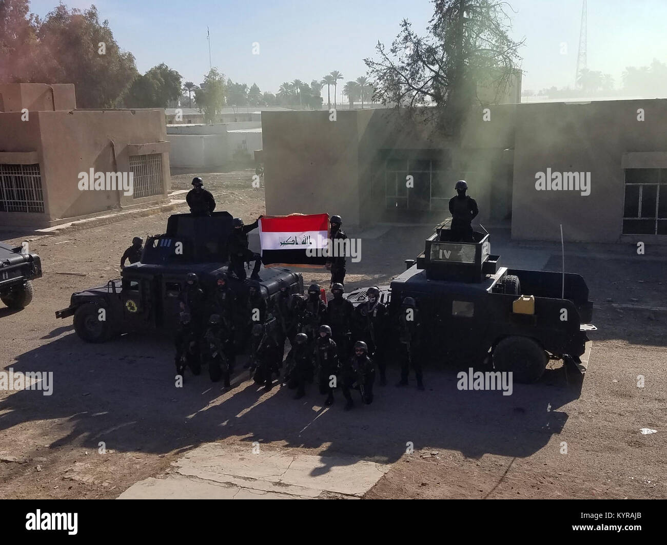 Iraqi Counter Terrorism Service (CTS) soldiers complete their ...