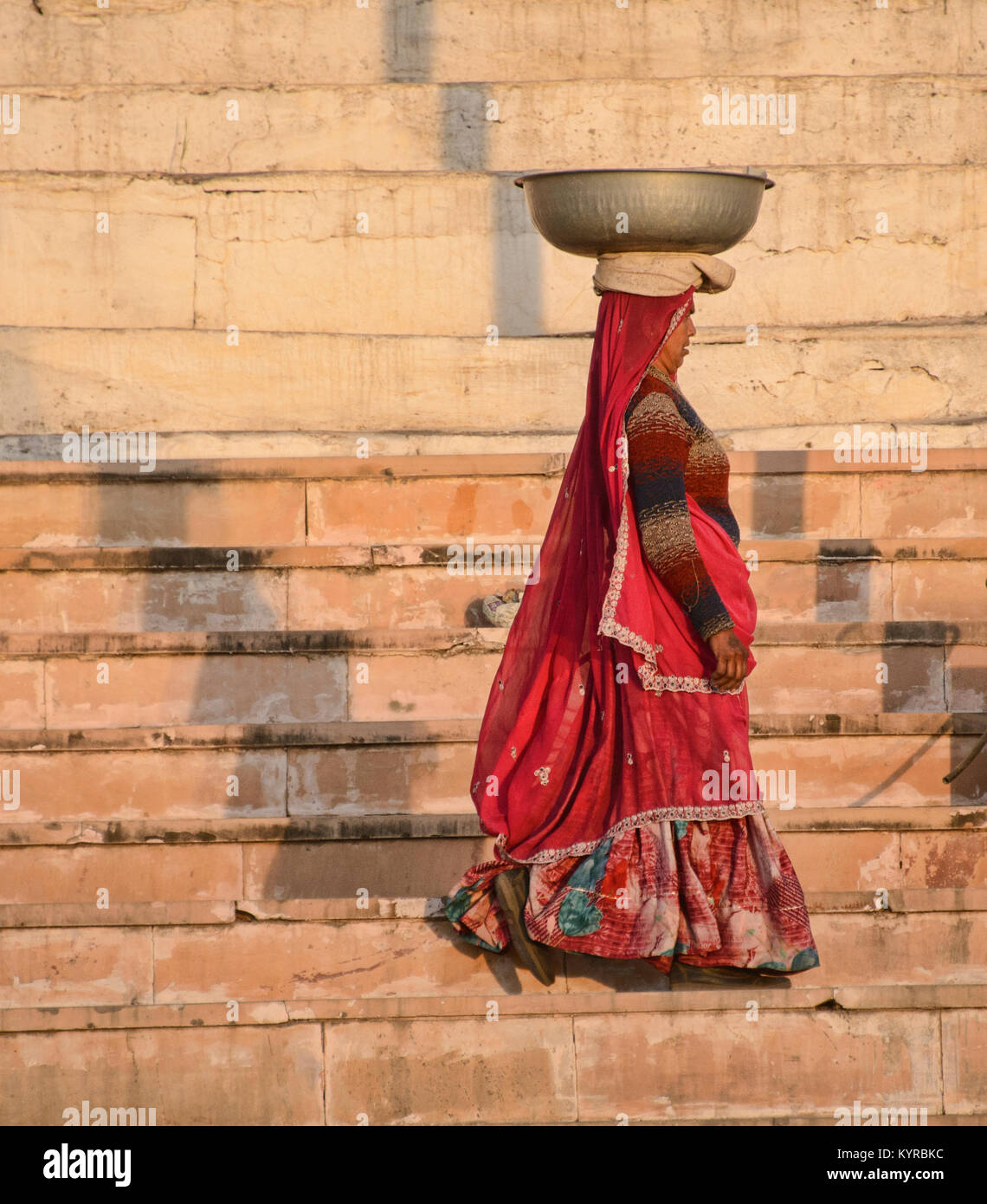 Woman in traditional saree walking hi-res stock photography and images ...
