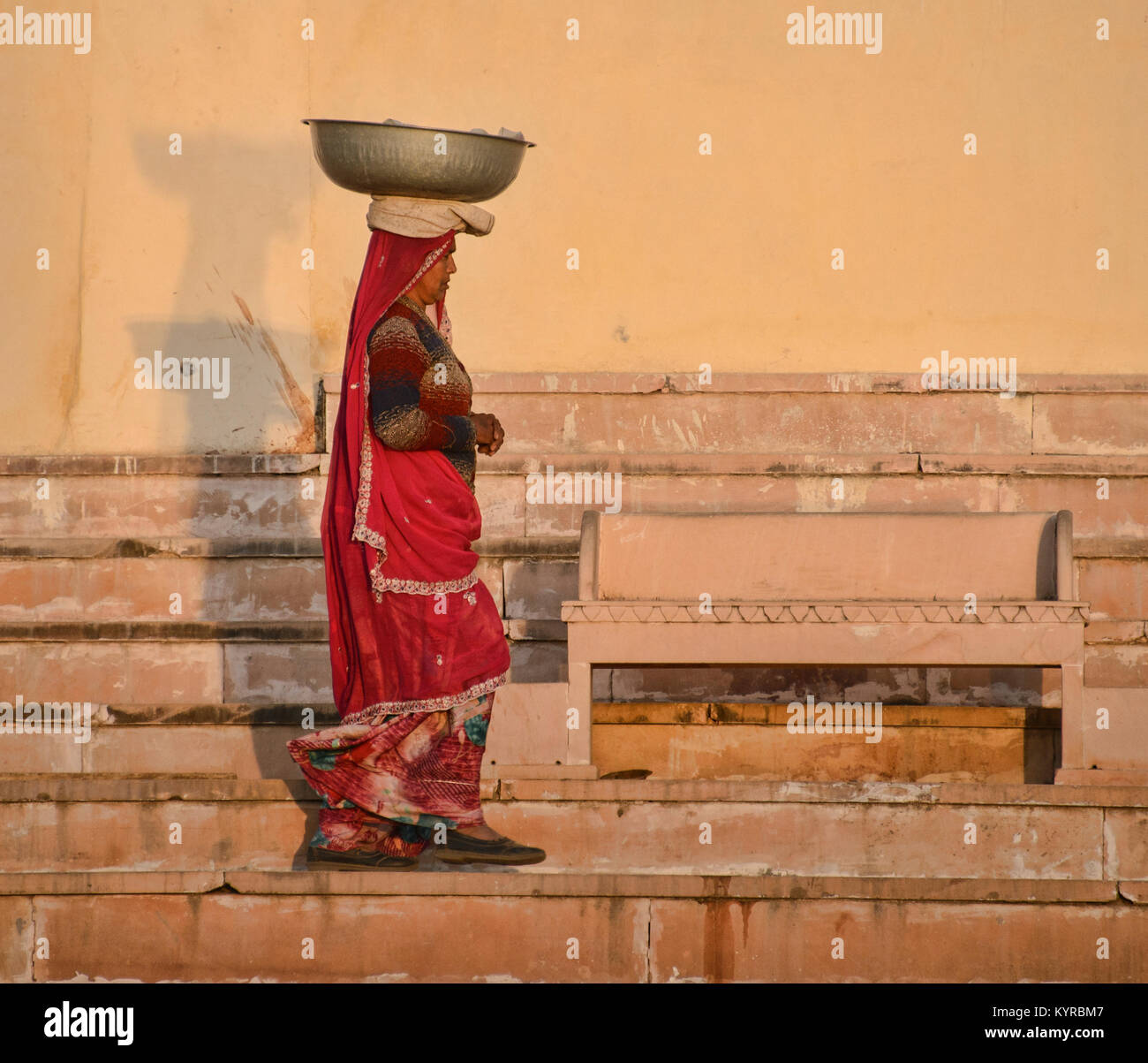 Indian ladies walking hi-res stock photography and images - Alamy