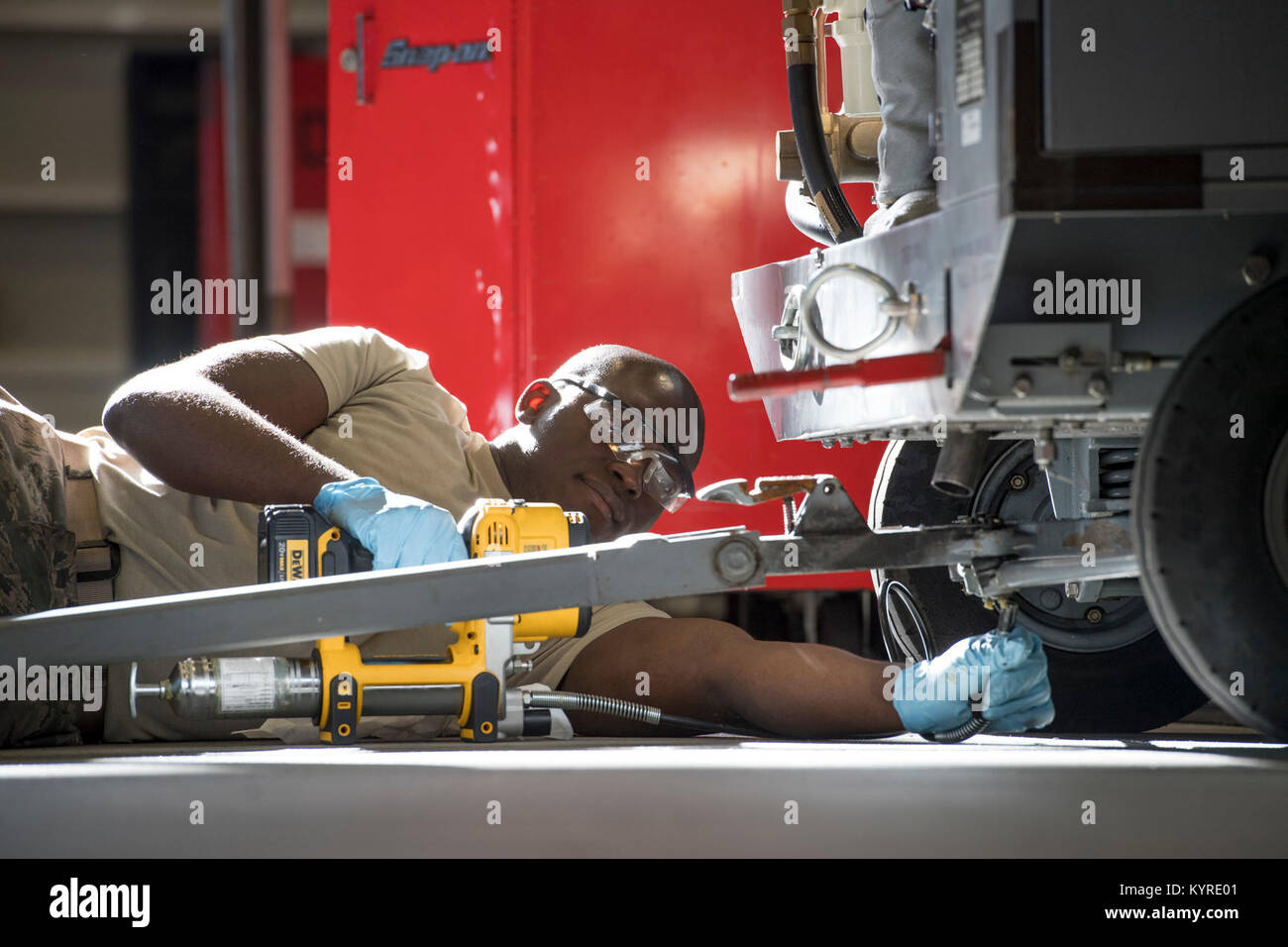 Flightline repair hi-res stock photography and images - Alamy