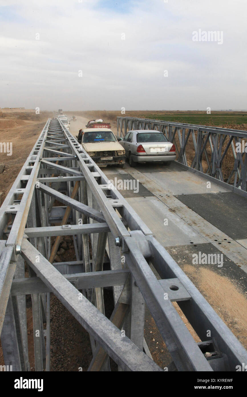 Us army bridge syria hi-res stock photography and images - Alamy