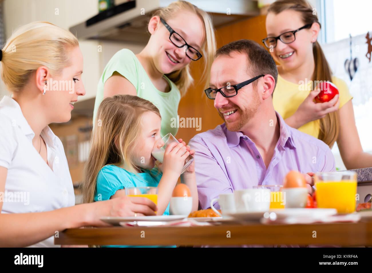 Family eating breakfast eggs hi-res stock photography and images - Alamy