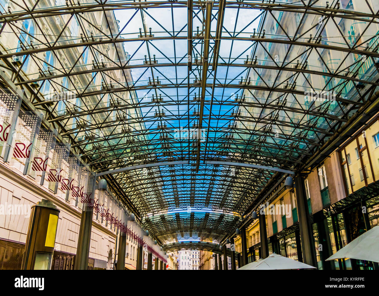 Patterned glass texture hi-res stock photography and images - Alamy