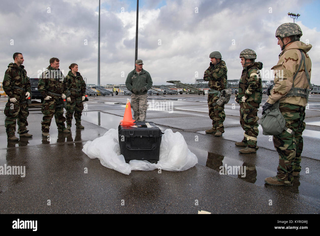 130th airlift wing hi-res stock photography and images - Alamy