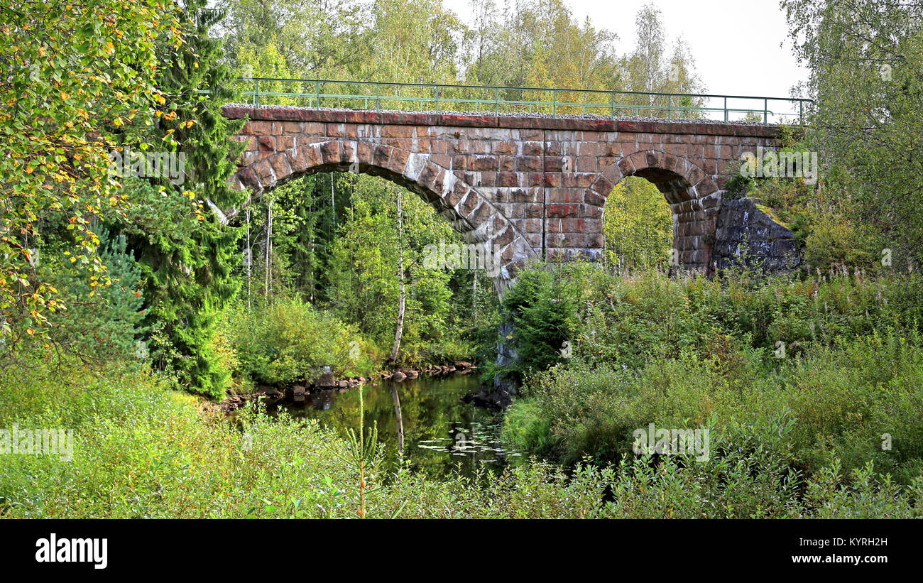 Small railroad bridge hi-res stock photography and images - Alamy