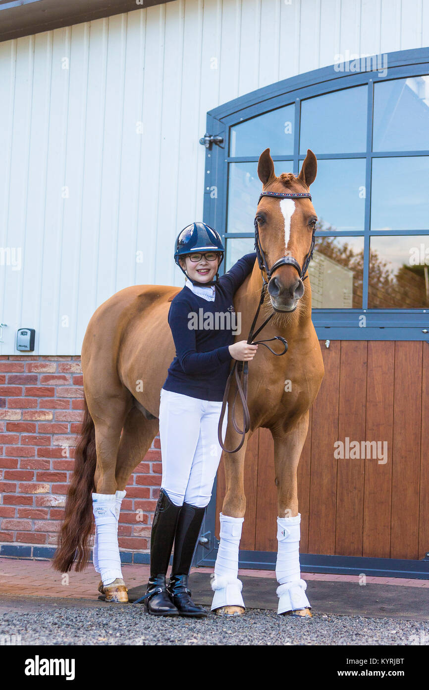 Girl teenager riding horse pony hi-res stock photography and images - Alamy