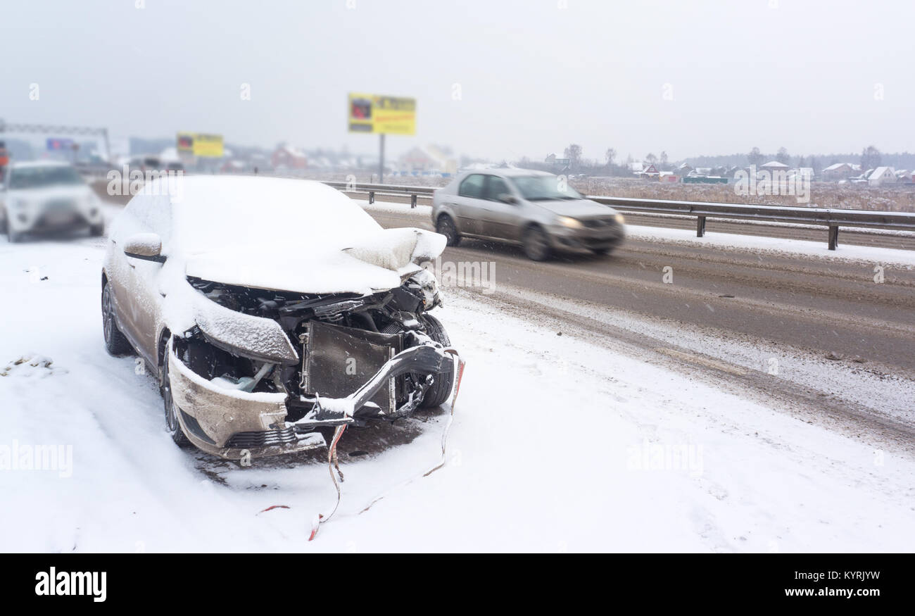Car accident in snow hi-res stock photography and images - Alamy