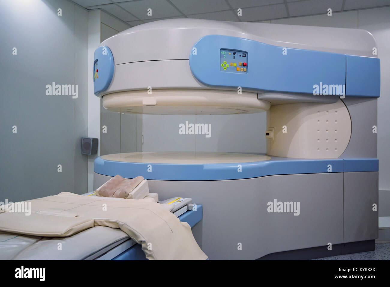 Modern mri hi-res stock photography and images - Alamy