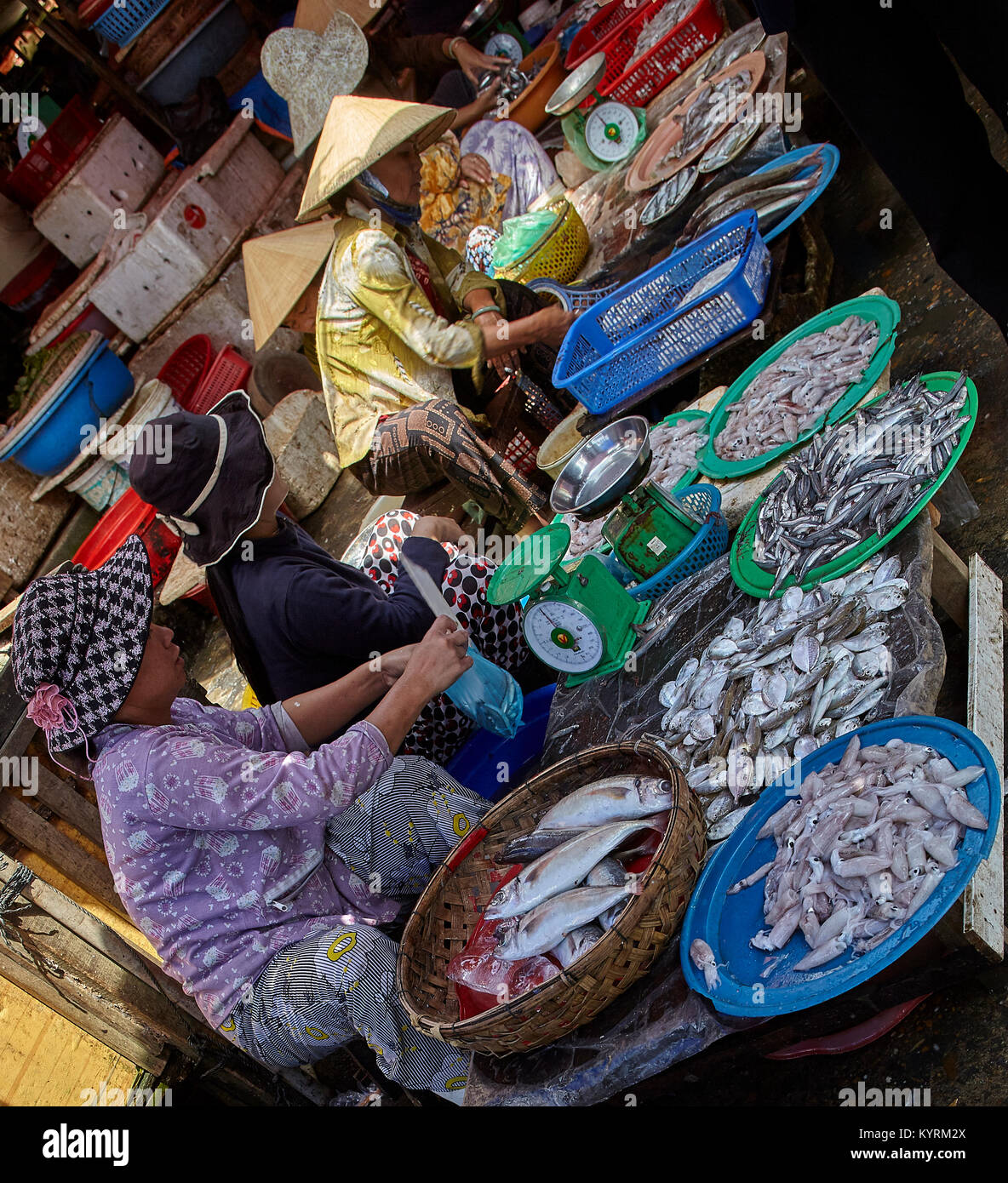 Vietnam hanoi dragon roof hi-res stock photography and images - Alamy