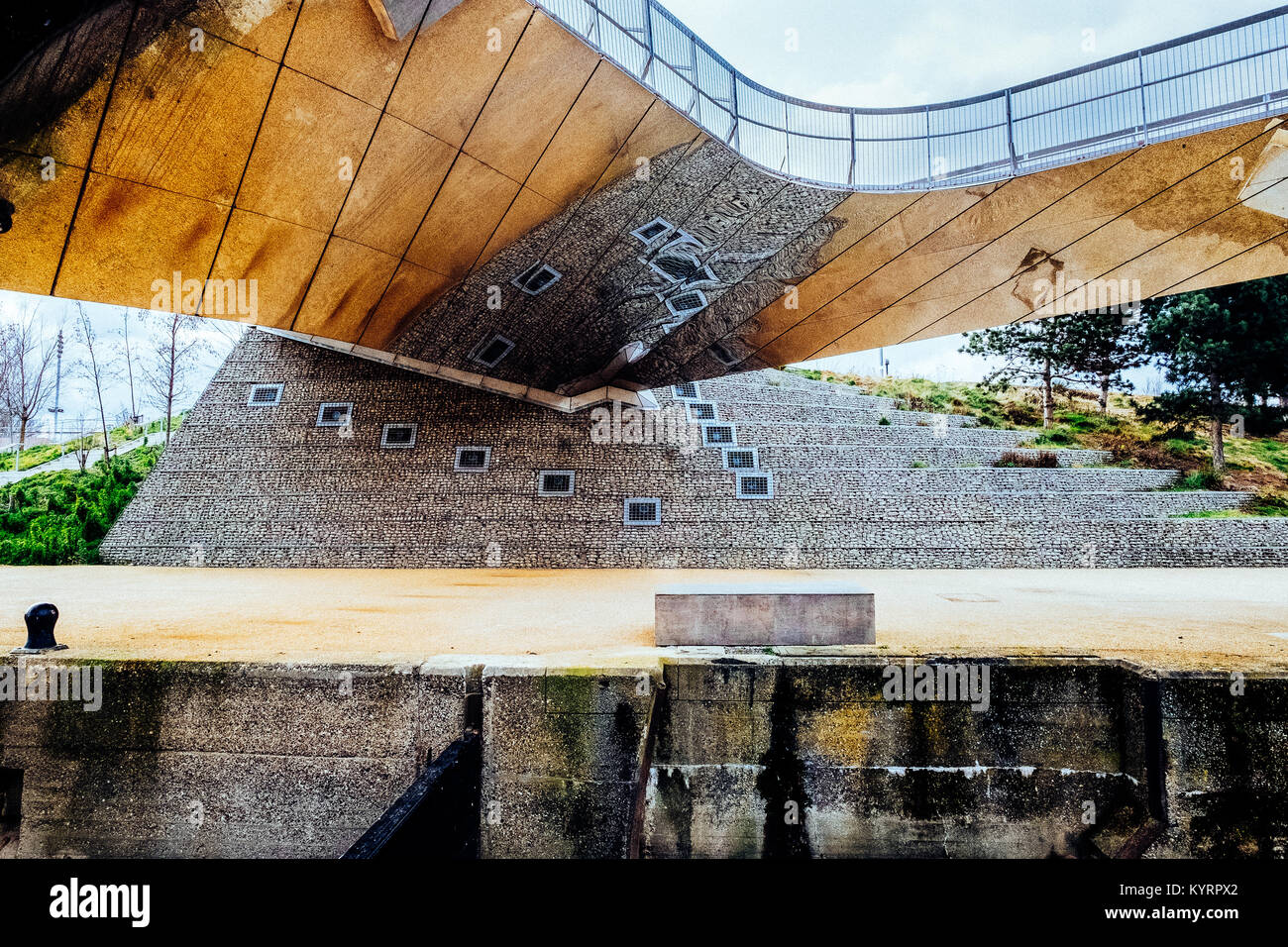 A reflective bridge in the Queen Elizabeth Olympic Park Stock Photo - Alamy