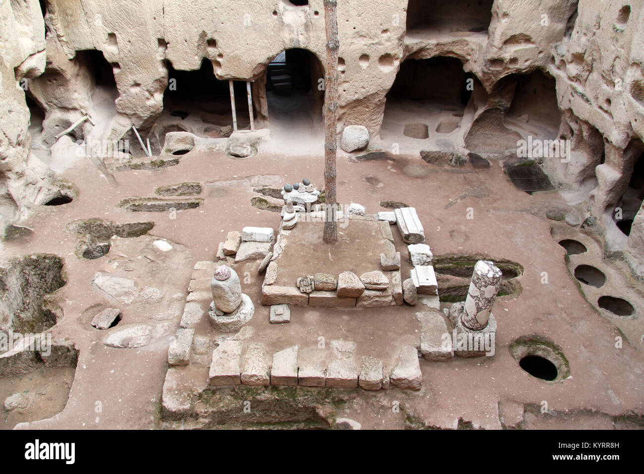 Empty grave yard hi-res stock photography and images - Alamy