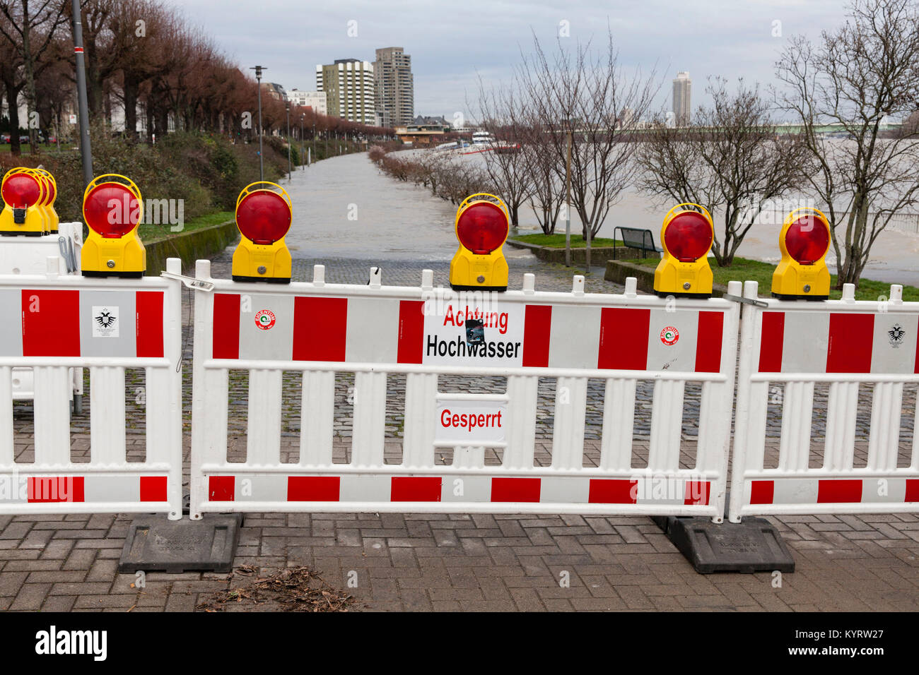 Cologne, Germany, 10. January 2018, flood of the river Rhine, barrier ...
