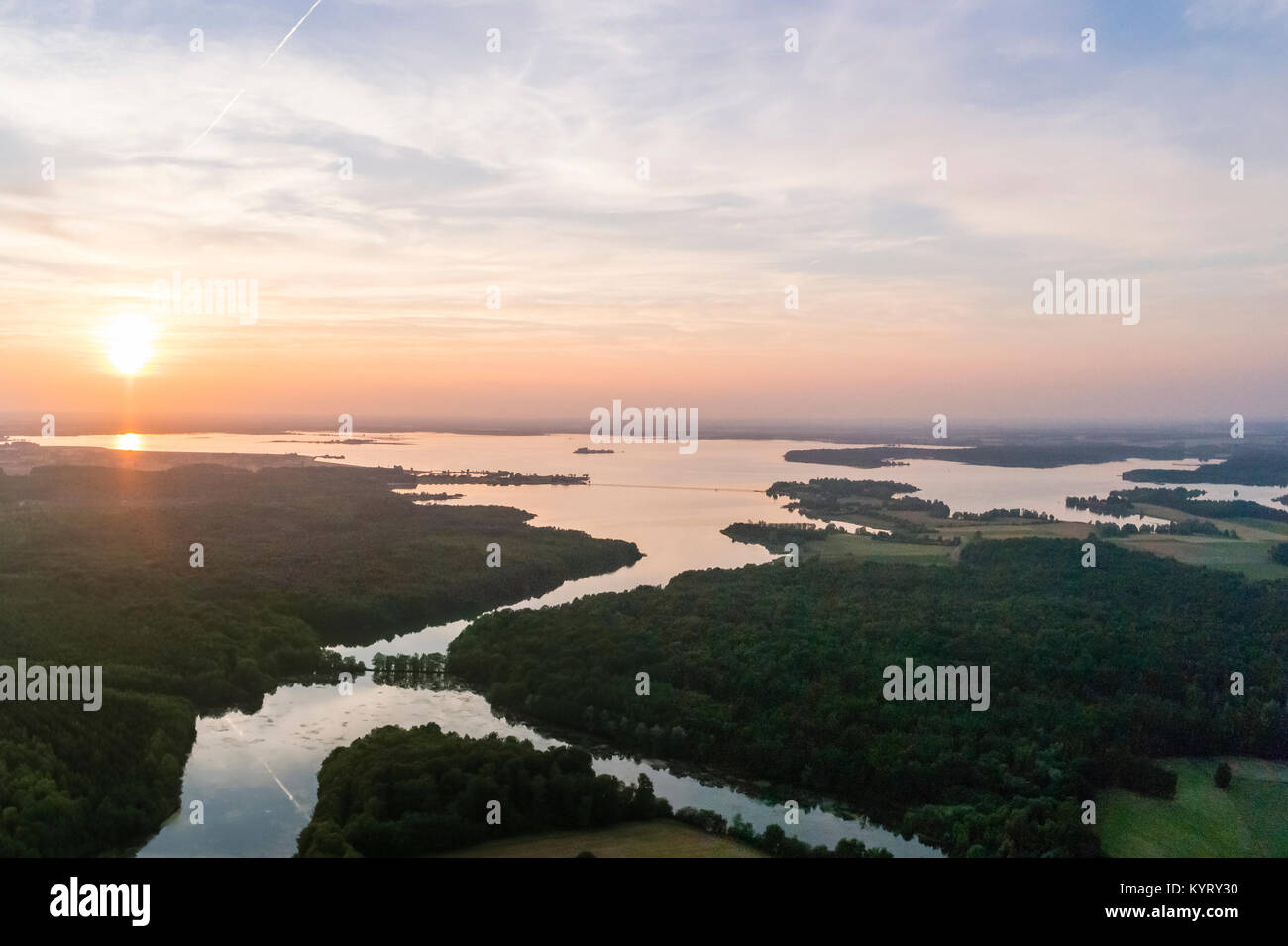 France, Marne (51) et Haute-Marne (52), lac du Der-Chantecoq, soleil ...