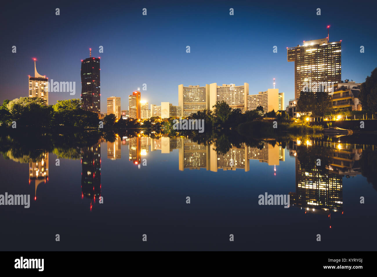 Vienna skyline at night hi-res stock photography and images - Alamy