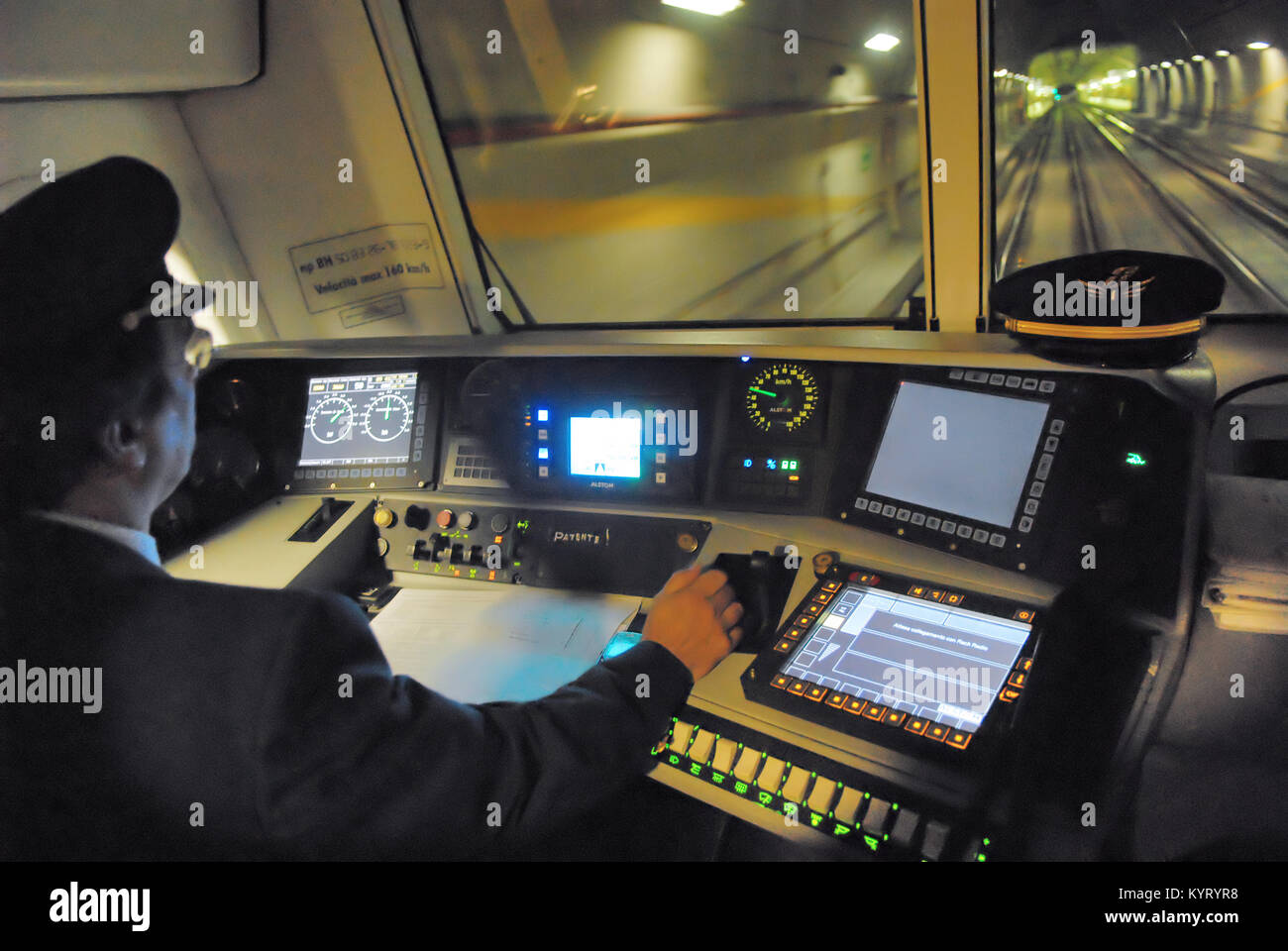 Control ferroviario hi-res stock photography and images - Alamy