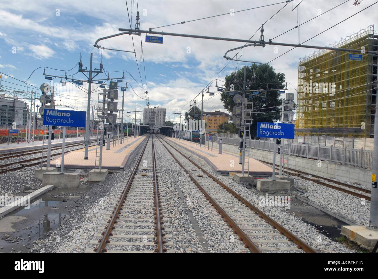 Milan (Italy), suburban railways, Rogoredo station Stock Photo - Alamy