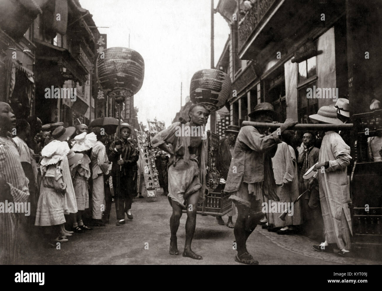 Street scene, China, c.1900 (probably Shanghai Stock Photo - Alamy