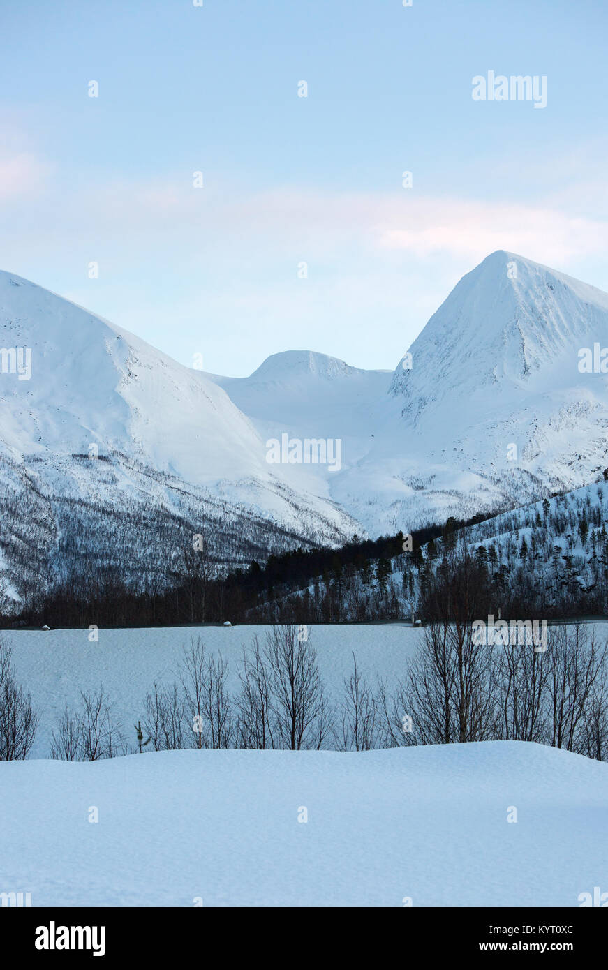 Artic mountains hi-res stock photography and images - Alamy