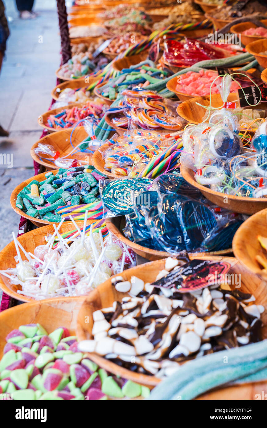 Assorted beans at a market stall hi-res stock photography and images ...