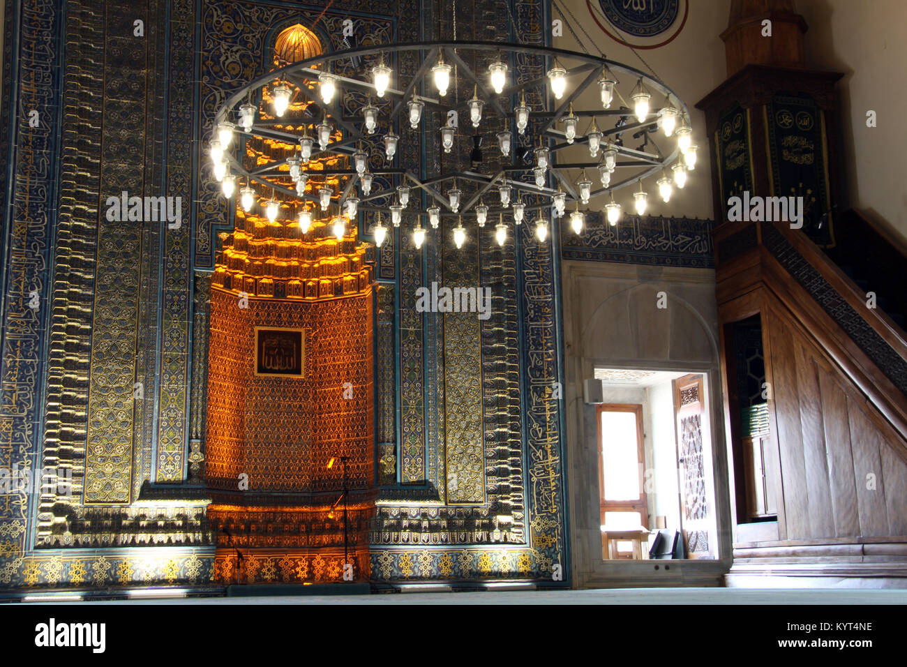 Mihrab and minbar in Yeshil mosque in Bursa, Turkey Stock Photo - Alamy