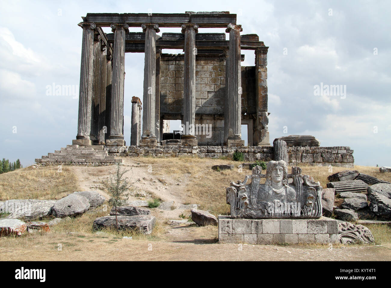 Acroterion and Temple of Zeus in Aizanoi, Turkey Stock Photo - Alamy