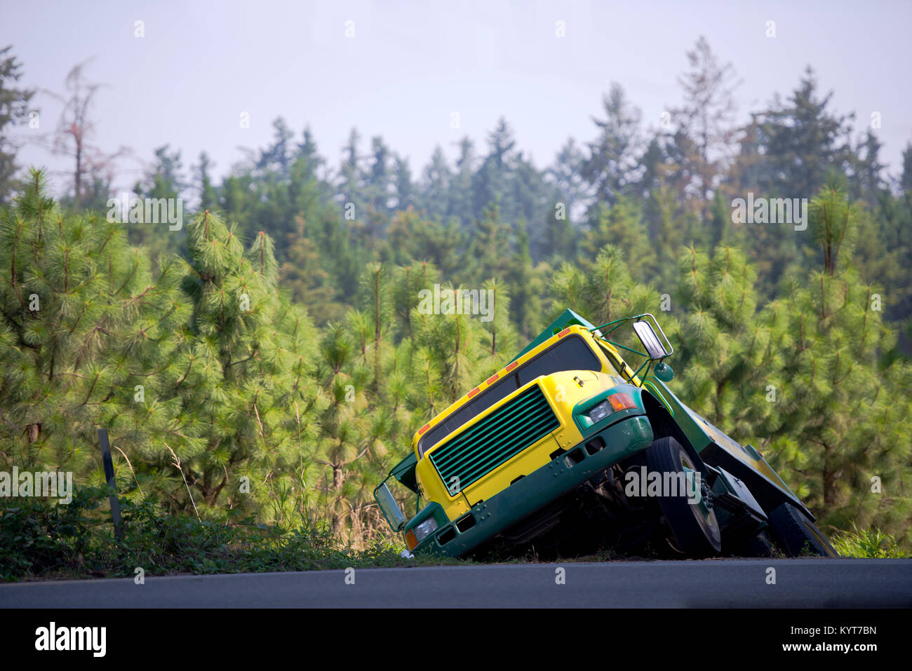 Tractor pulling crash hi-res stock photography and images - Alamy