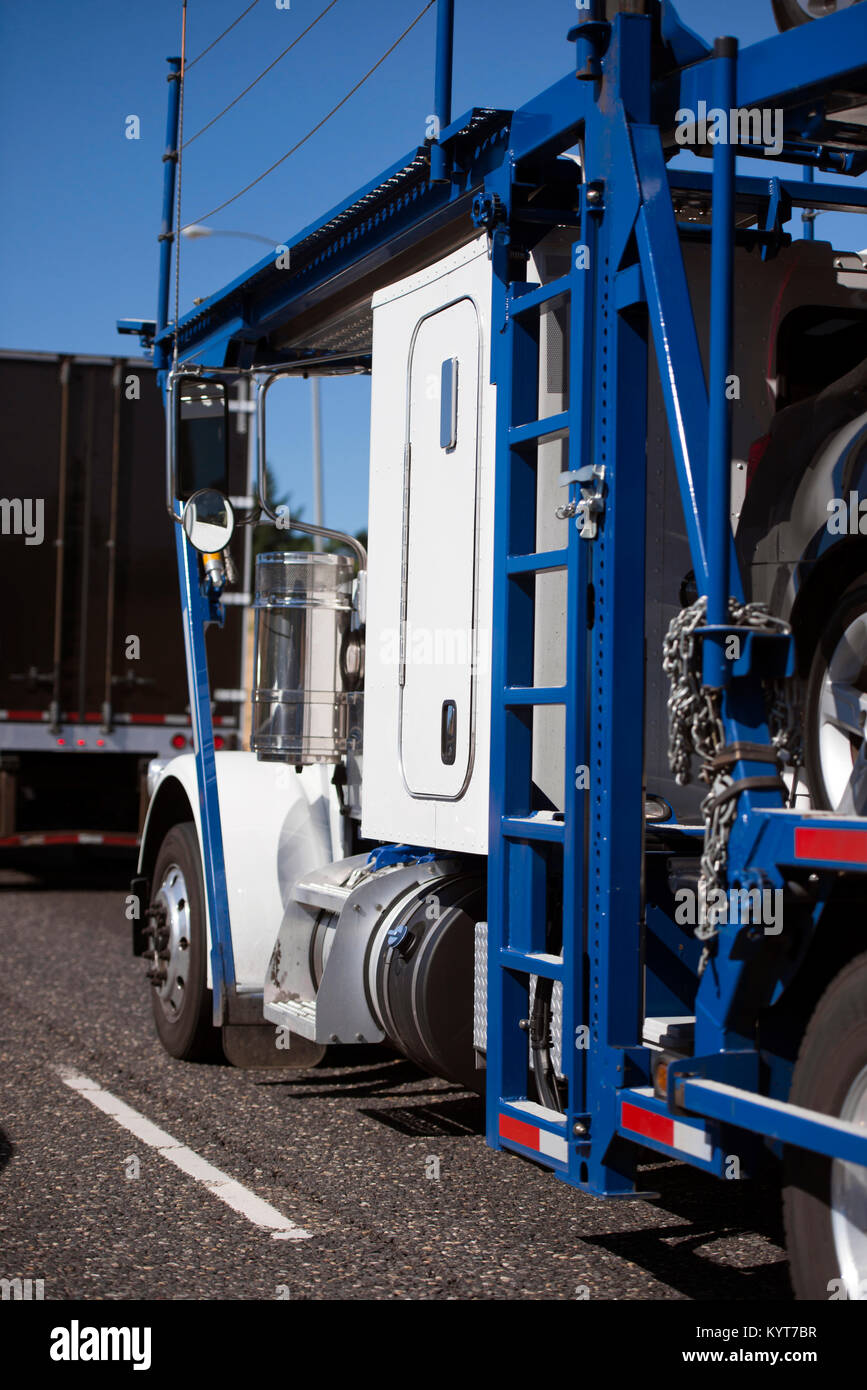 Hydraulic lifts hi-res stock photography and images - Alamy