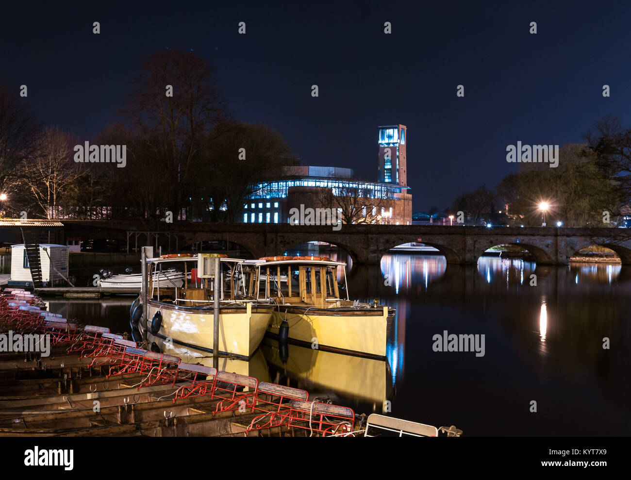 Royal shakespeare theatre exterior hi-res stock photography and images ...