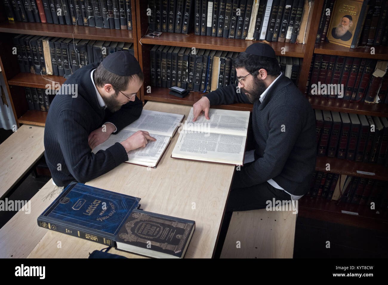 Jewish boys learning hi-res stock photography and images - Alamy