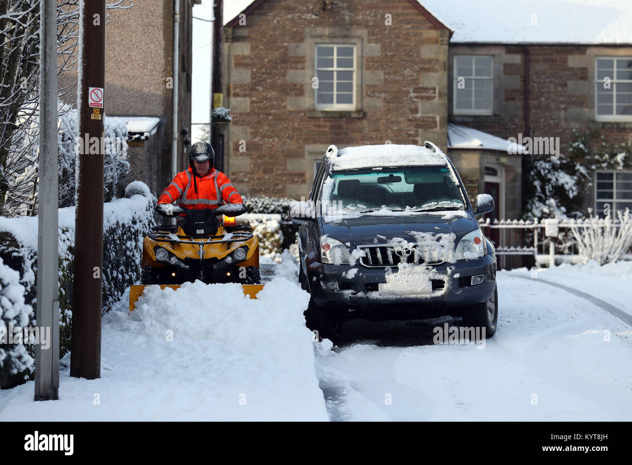 Jim dunbar clears the snow from a pavement in braco hi-res stock ...