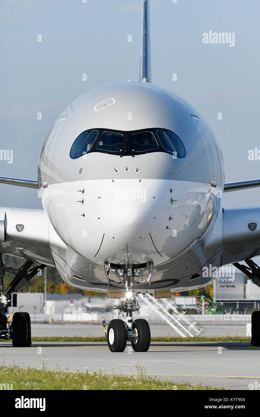 Airbus A350 Cockpit Stock Photos & Airbus A350 Cockpit Stock Images - Alamy