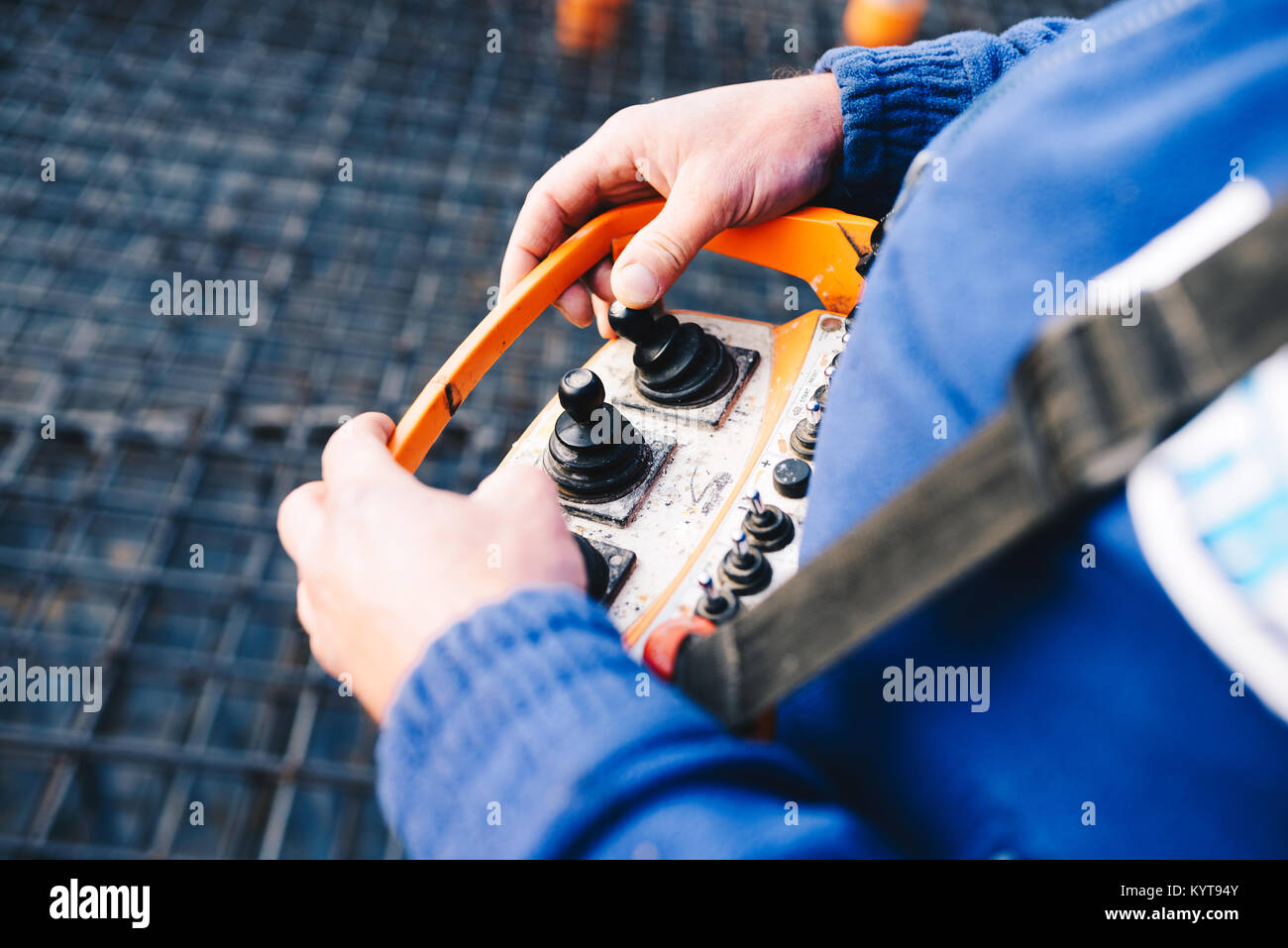 pouring concrete slab - controlling the pump's operation while pouring ...