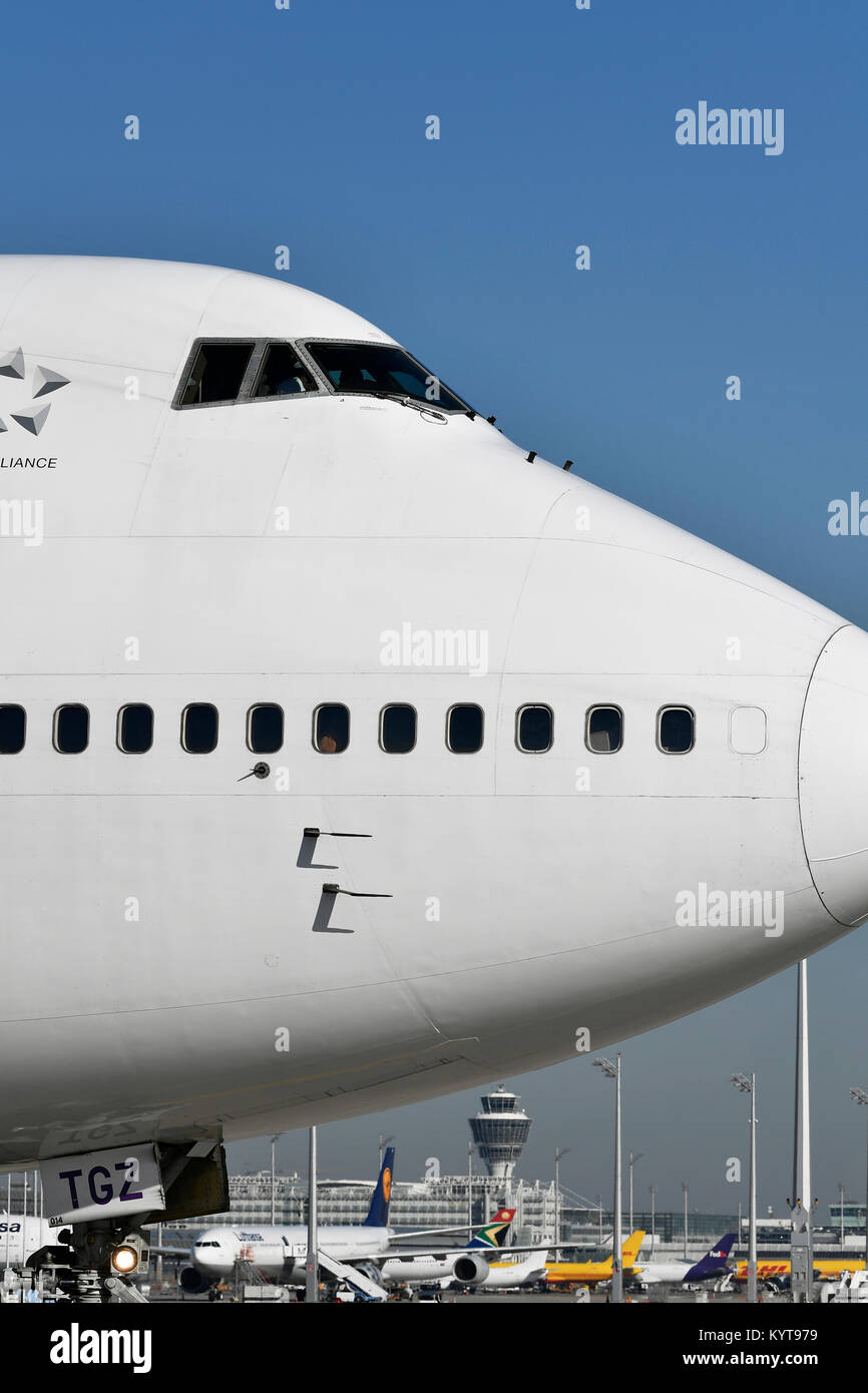 Thai Airways, Boeing, B747-400, roll out, take of, start, Runway, jumbo ...