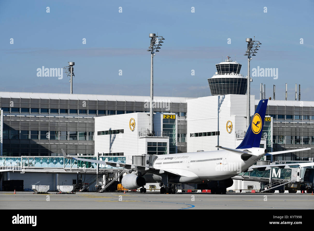 Lufthansa, line up, lineup, park position, parking, clearance, Terminal ...