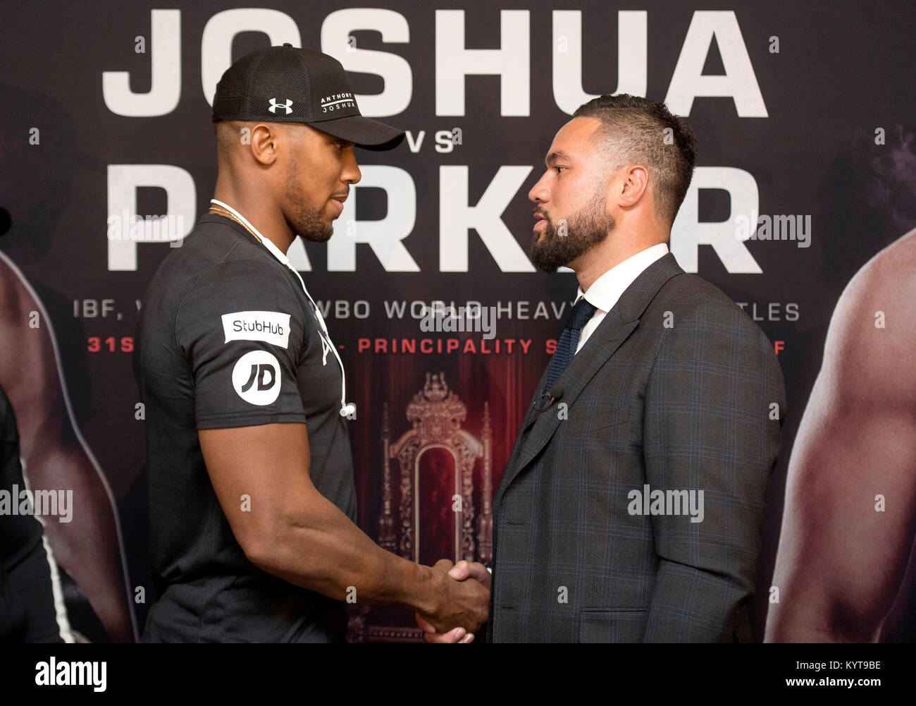Joseph parker shake hands hi-res stock photography and images - Alamy