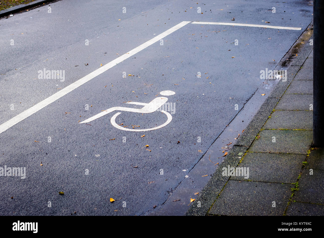 car parking space for disabled people Stock Photo - Alamy