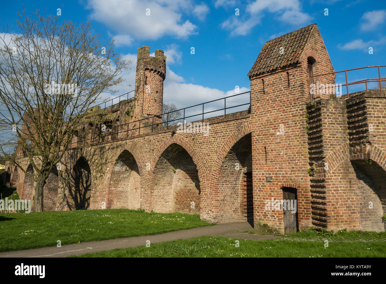 Medieval watergate hi-res stock photography and images - Alamy