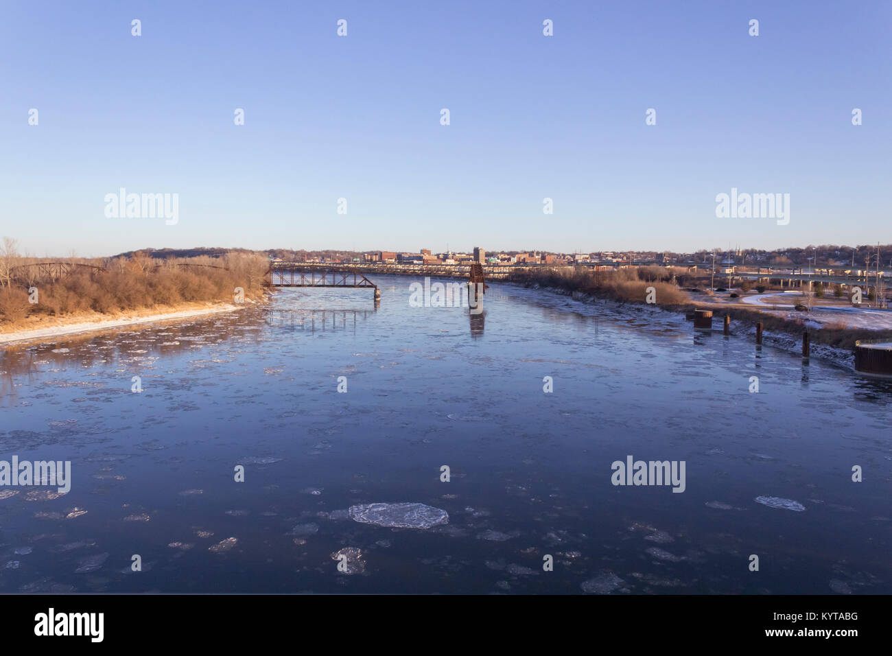 Missouri river shore hi-res stock photography and images - Alamy