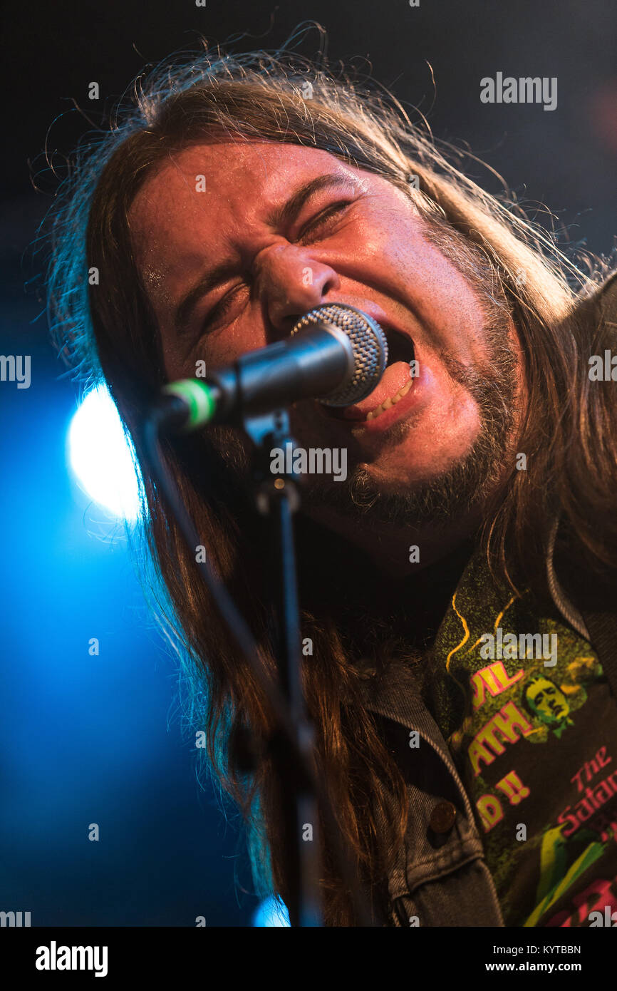 Lead vocalist british band hi-res stock photography and images - Alamy