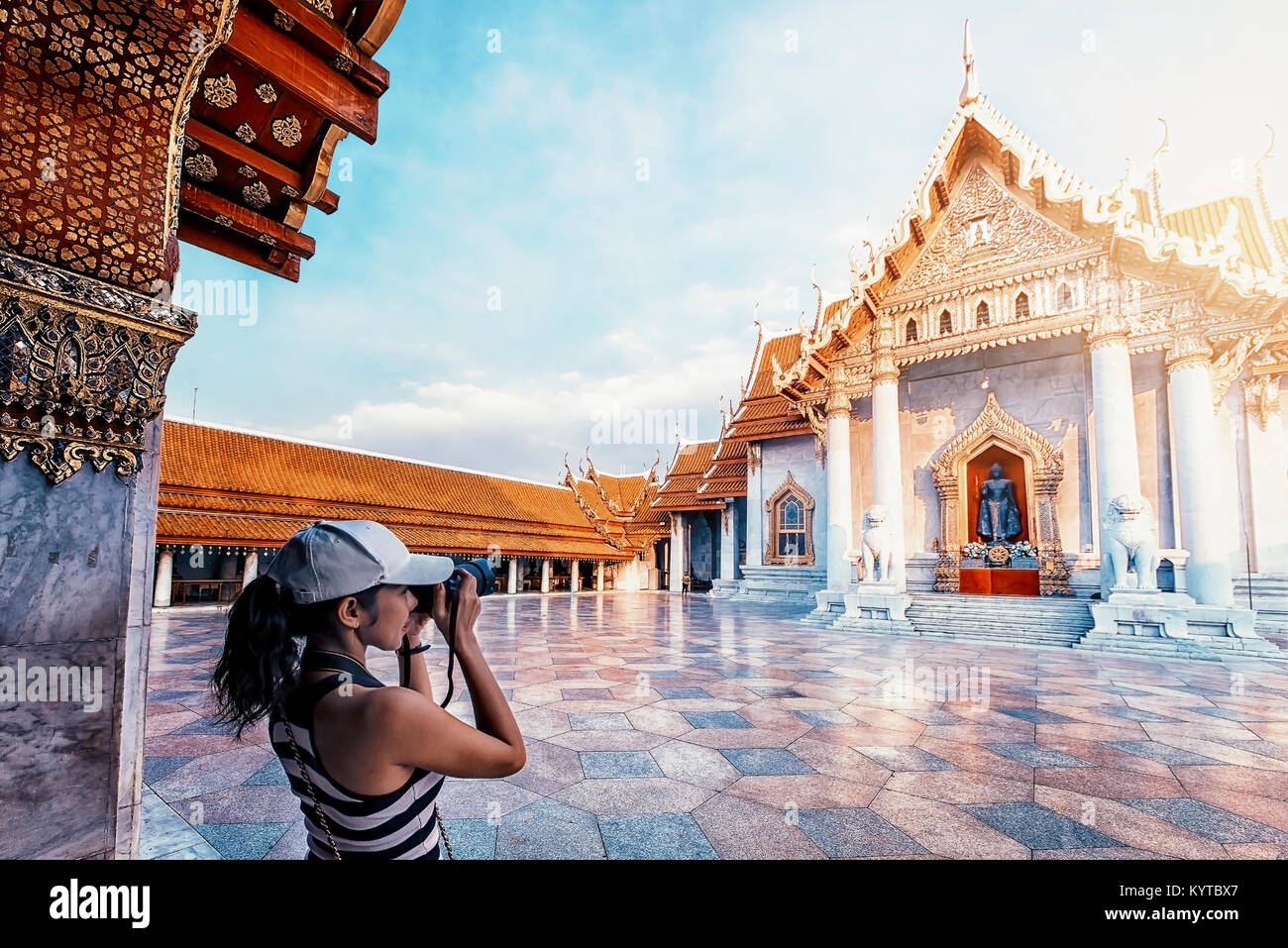 Wat Benchamabophit in Bangkok Stock Photo - Alamy