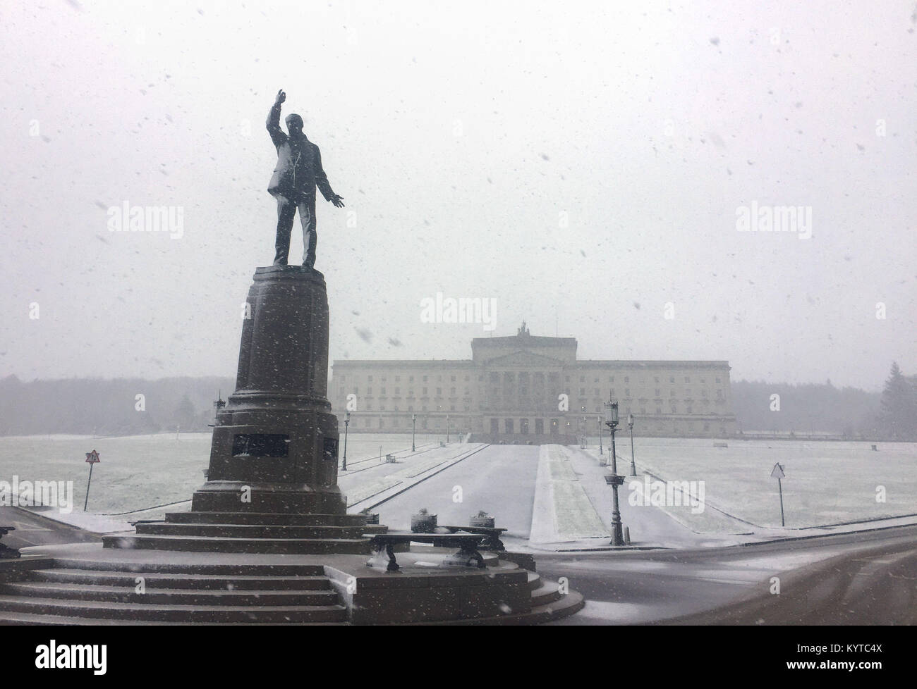 Carson statue belfast hi-res stock photography and images - Alamy