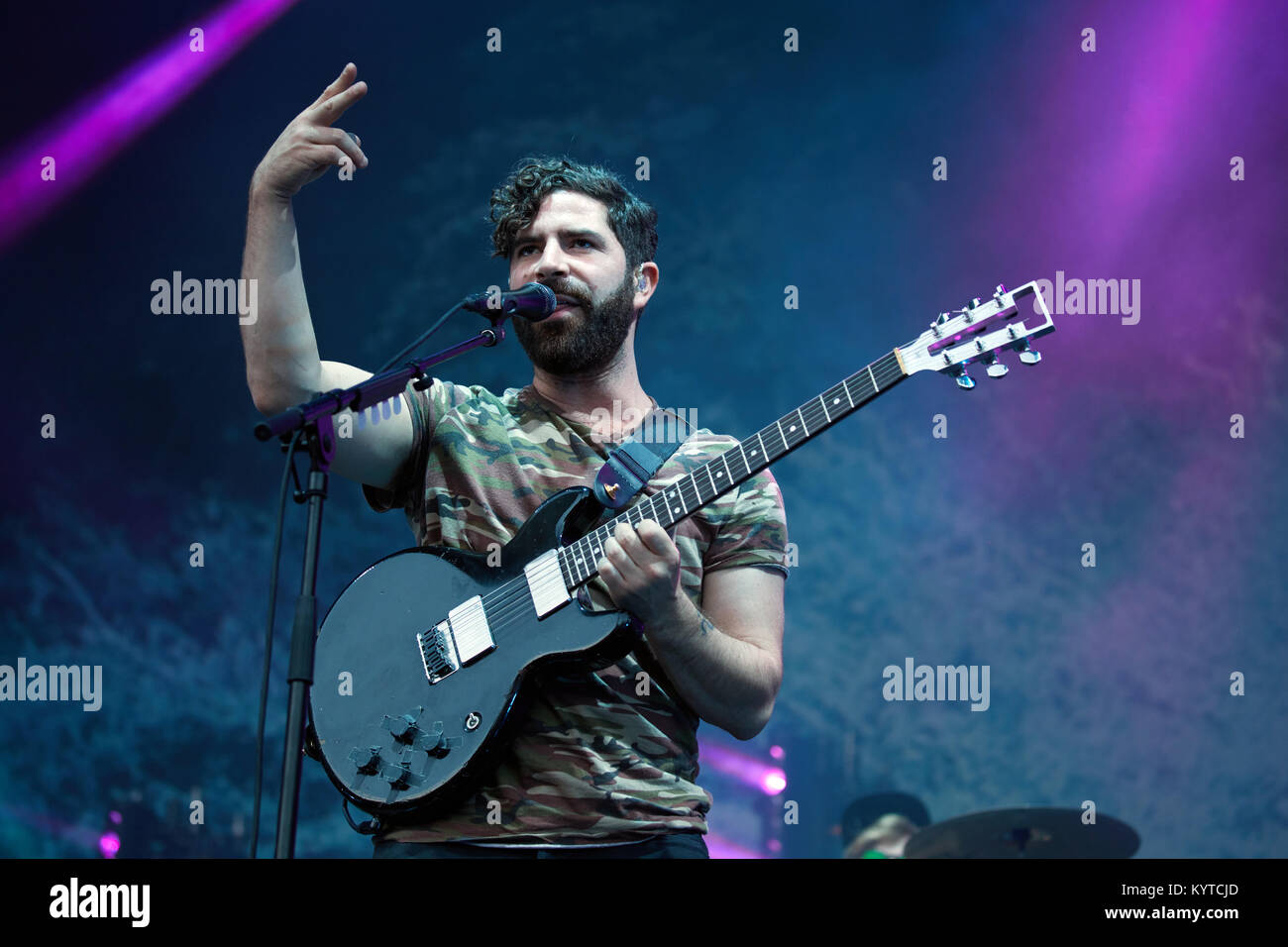 Foals band hi-res stock photography and images - Alamy