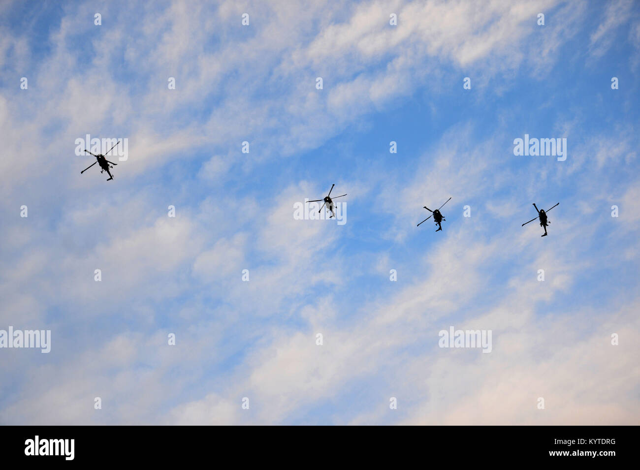 Helicopter tour of london hi-res stock photography and images - Alamy