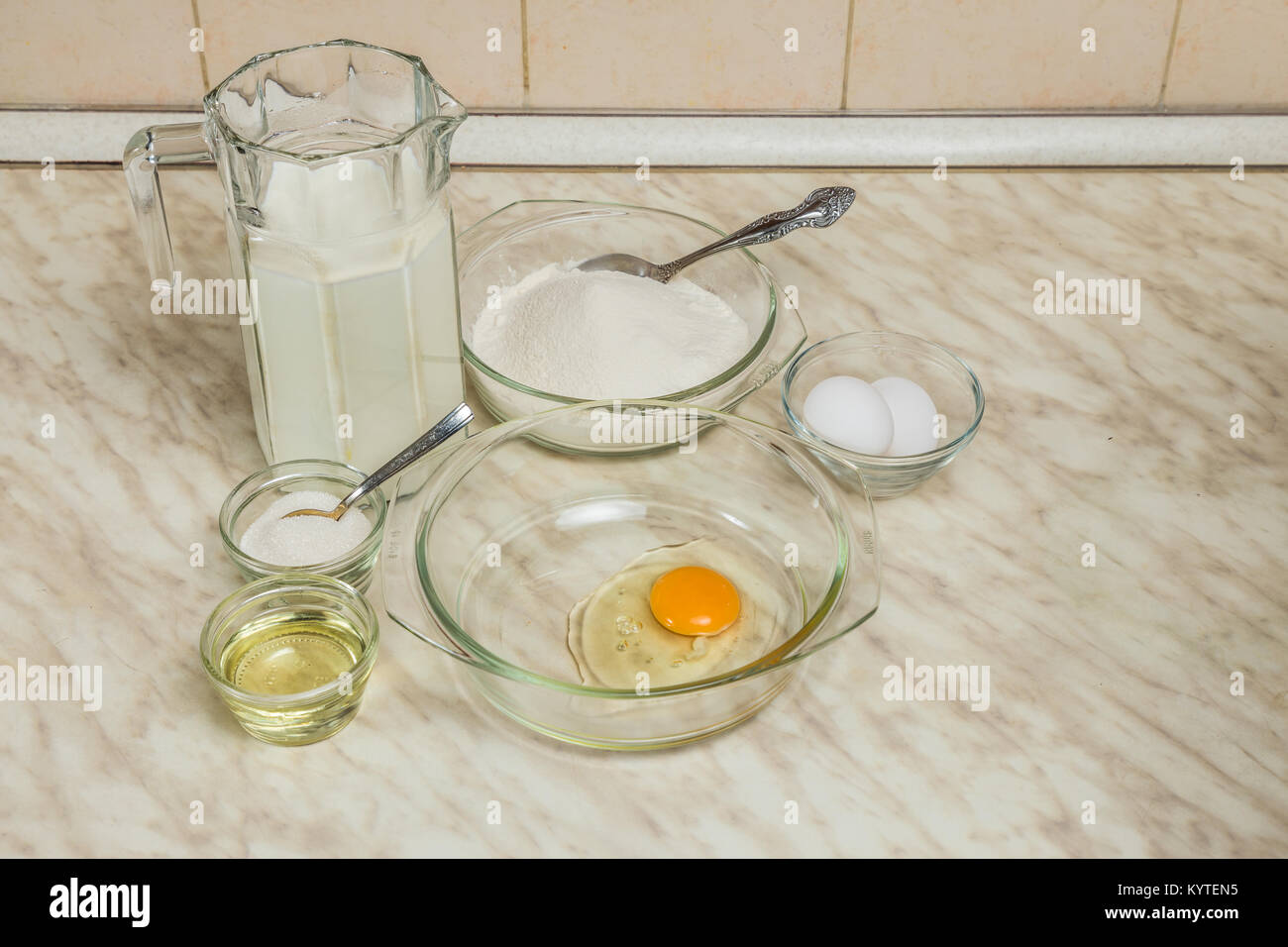 Cooking pancakes for the Russian holiday Maslenitsa carnival Stock ...