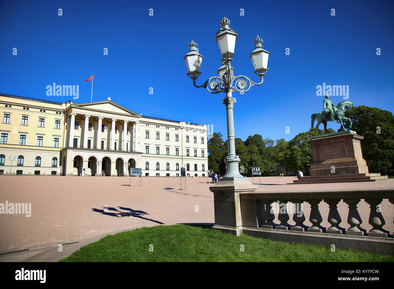 OSLO, NORWAY – AUGUST 17, 2016: Tourist visit The Royal Palace and ...
